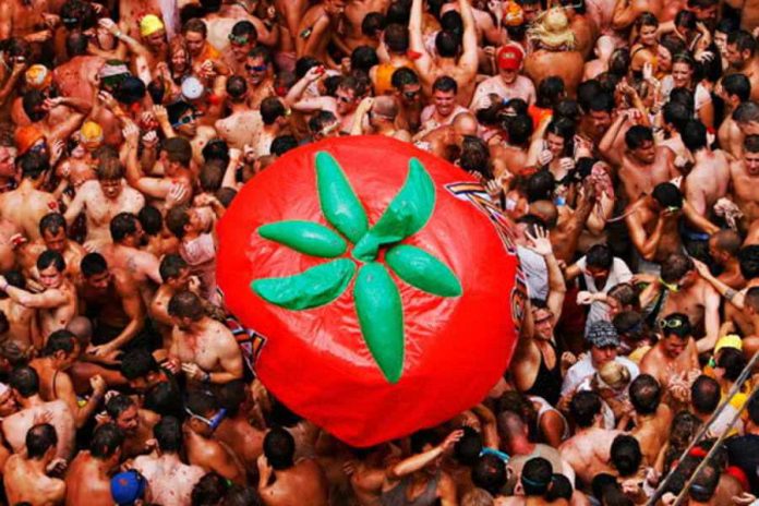 Spain’s La Tomatina Festival, Tomatoes aren’t only food - tipntrips